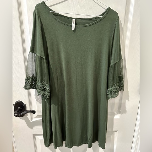 Emerald | Tops | Emerald Green Tunic Blouse Top With 34 Lace Sleeves ...